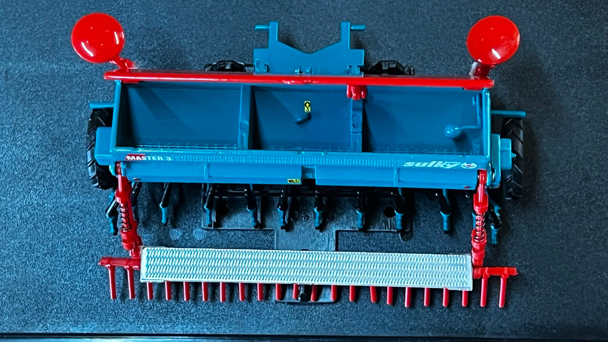 Semoir miniature Sulky Master bleu et rouge – Farming Together